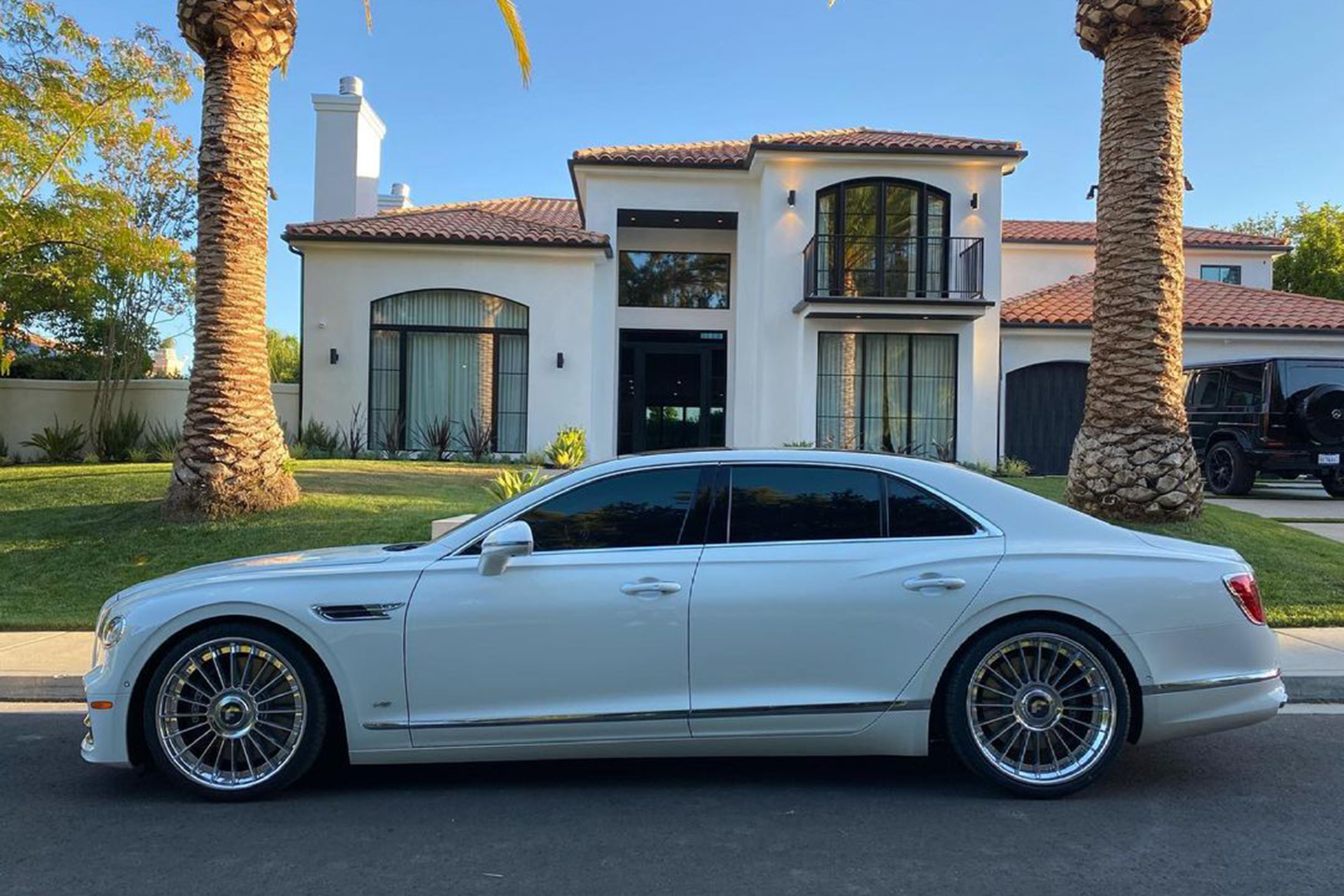 Bentley Flying Spur With Custom Wheels 2024 MULLINER STYLE 22 INCH